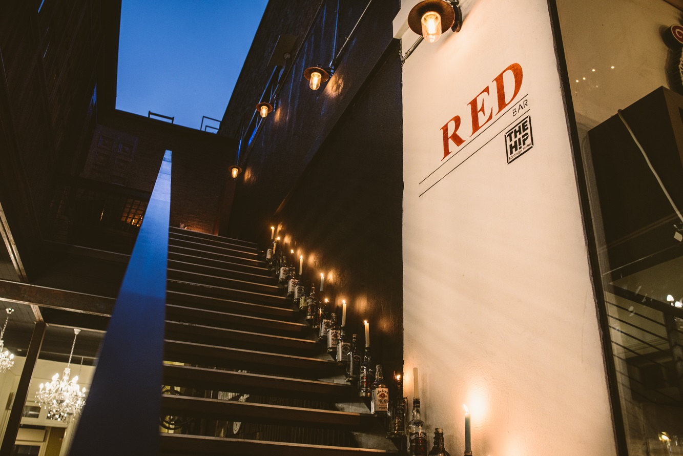 RED LUXURY BAR SORPRENDE CON RED SIGNATURE COCKTAILS | A Dónde Vamos